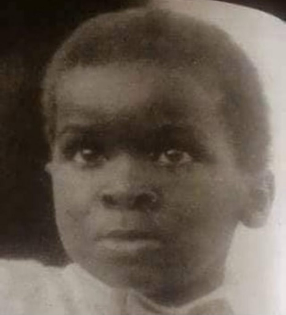 Fashola Throwback Photo in 1966 Surface Online - NAIJA.FM