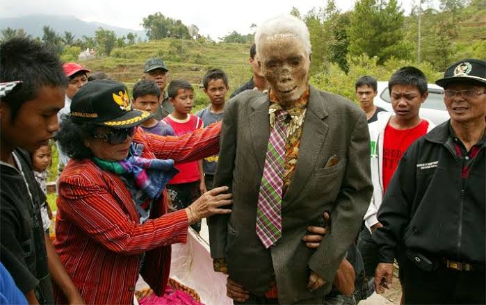 Residents in Torajan Indonesia Take out Dead Bodies to Celebrate ...